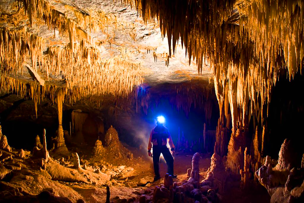 Turismo em cavernas e grutas cativa amantes da espeleologia